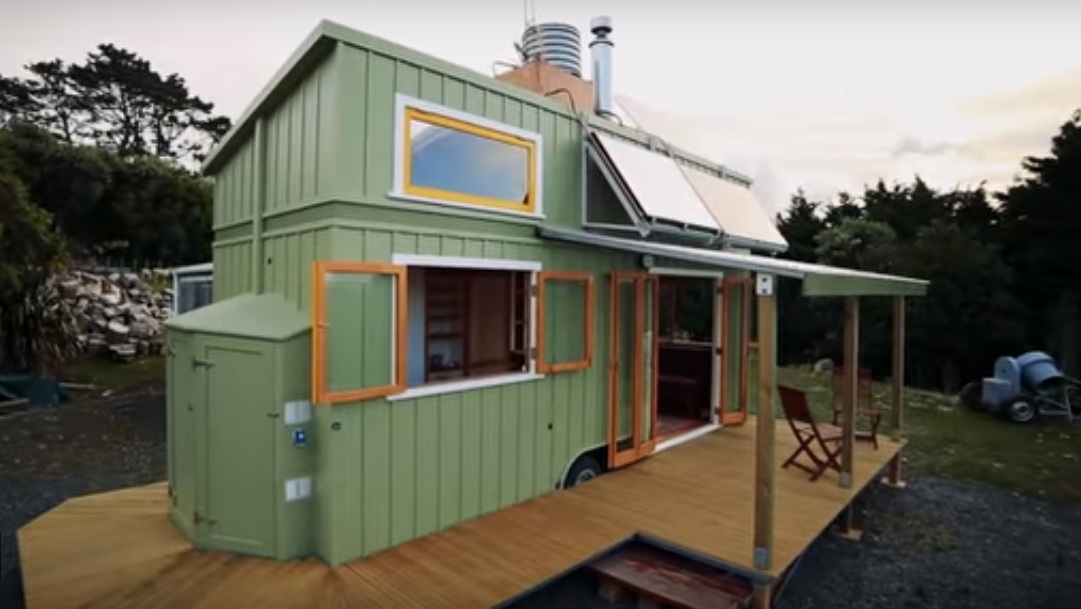 This Solar-Powered Tiny House Lets You Live Entirely Off the Grid ...