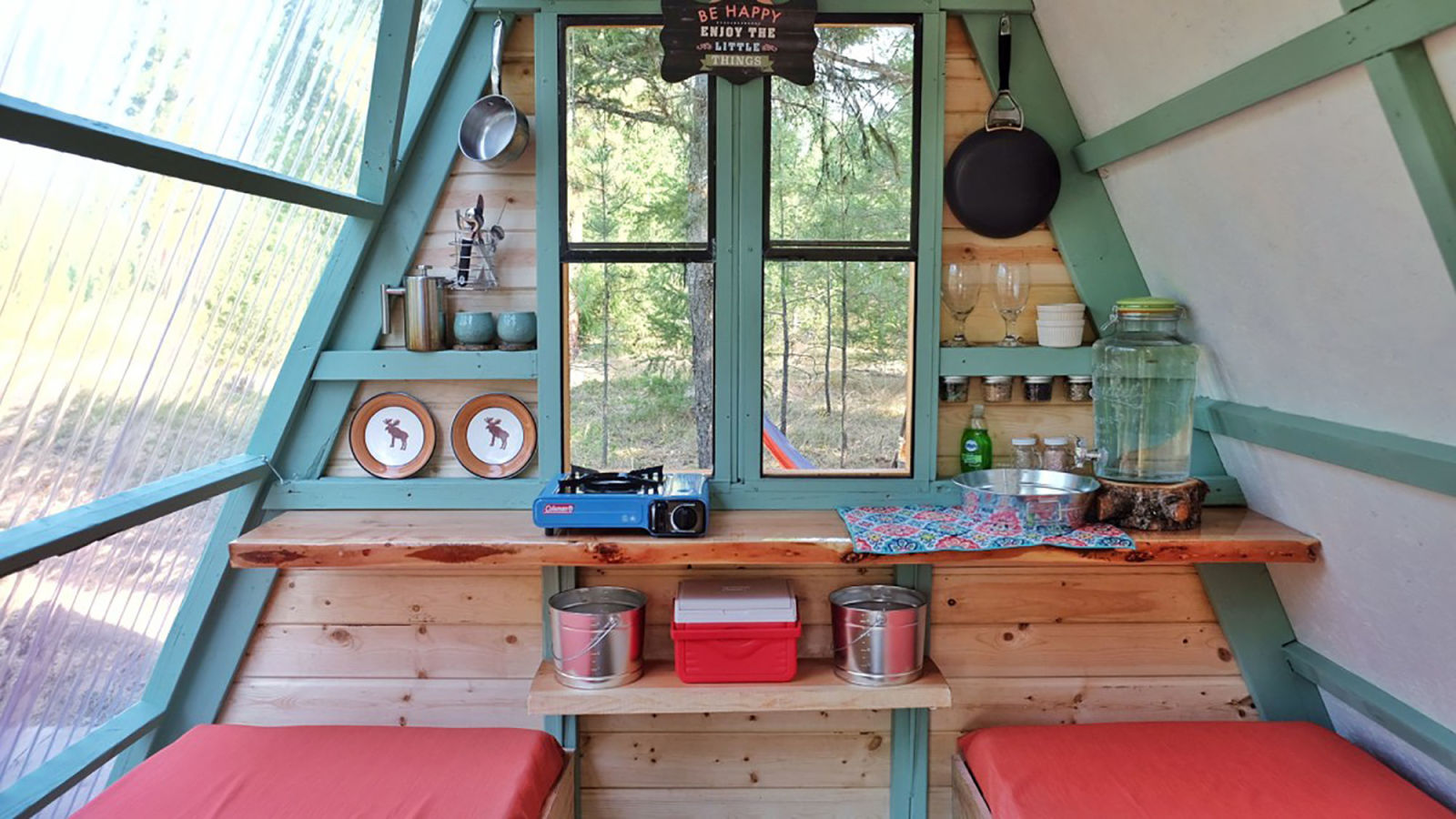 A Sweet and Affordable 80-Square-Foot Guest Cabin Built in 3 Weeks For ...