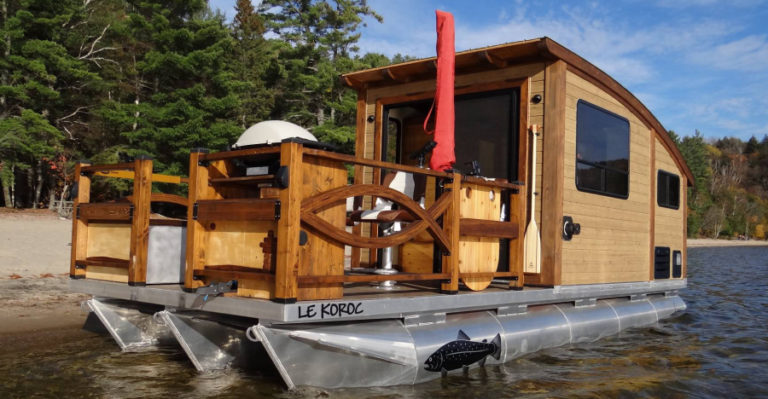 Floating Tiny Houseboats Allow You To Have A Vacation On The Water ...