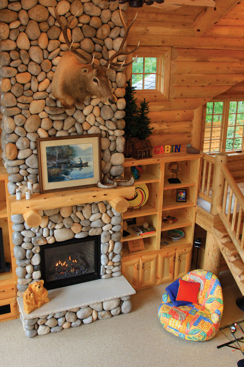 Glorious Lakeside Log Home with Stunning View – Adorable Living Spaces