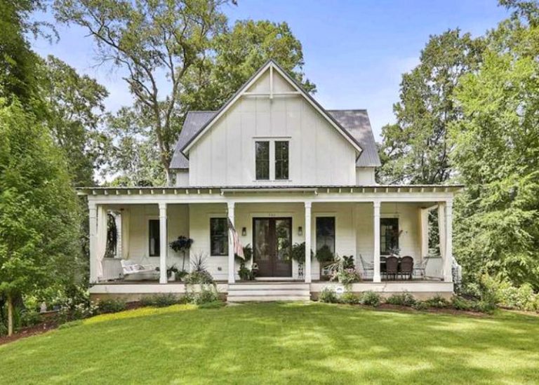 Modern Farmhouse Featured in Country – Adorable Living Spaces
